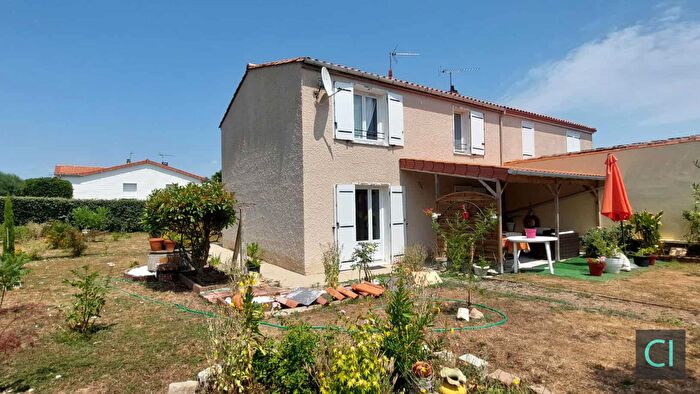 Maison à vendre - Confolens - 6 pièces - 3 chambres