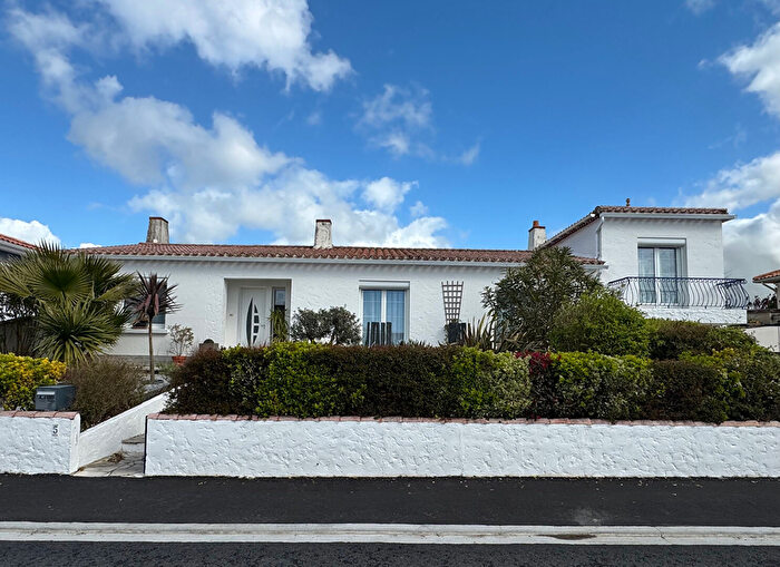 Maison à vendre - Le Fenouiller - 5 pièces - 4 chambres