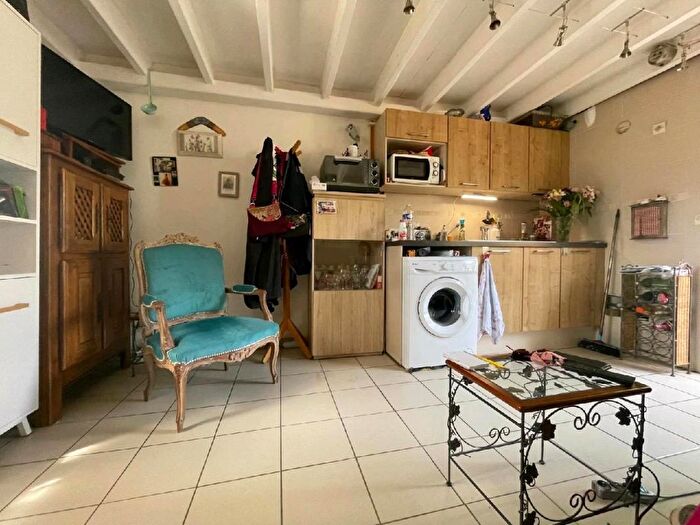 Maisons à vendre et appartements à louer - 1