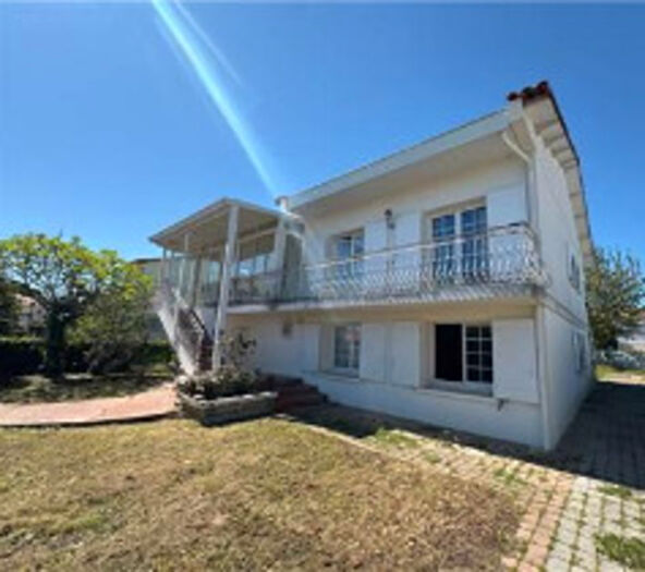 Maison 12 pièces à Saujon, à vendre