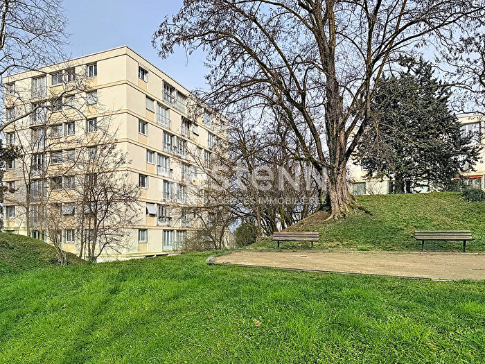 Appartement à vendre - Bron, Bron Piscine, Le Lessivas - 2 pièces - 1 chambre