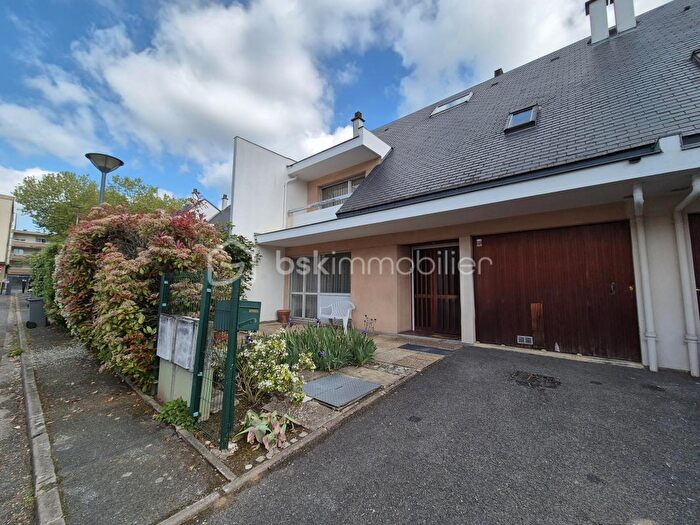 Maison à vendre - Évry, Aguado - 8 pièces - 6 chambres