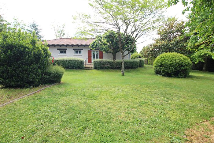 Maison 7 pièces à Aunac, à vendre
