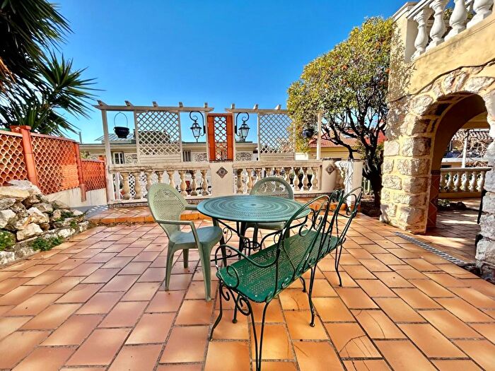 Maisons à vendre et appartements à louer - 1