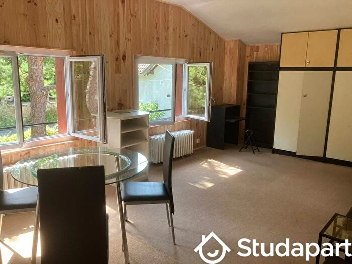 Centre Tilleuls-Fauvettes, Bures-sur-Yvette : Appartement 1 pièce à louer