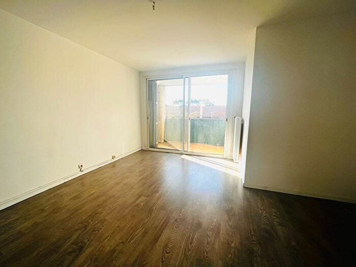 Appartement à louer - Vittier-Saint Genest, Arles - 4 pièces - 2 chambres