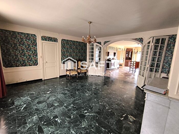 Maison 9 pièces à Maresches, à vendre