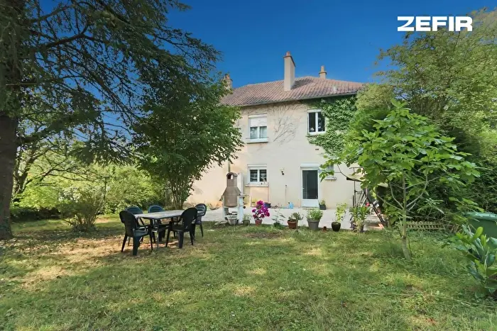 Maison à vendre - Loué - 7 pièces - 6 chambres