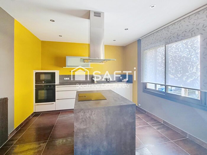 Maison à vendre - Milhaud - 8 pièces - 5 chambres