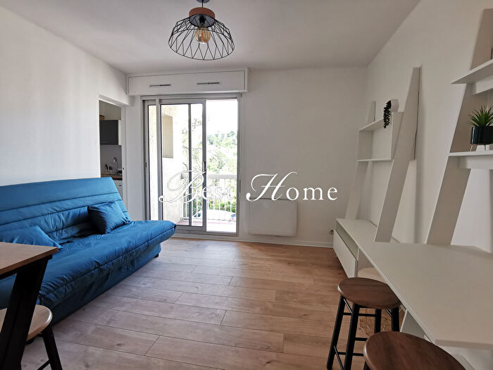 Appartement 1 pièce à Nîmes, Tour Magne, à louer