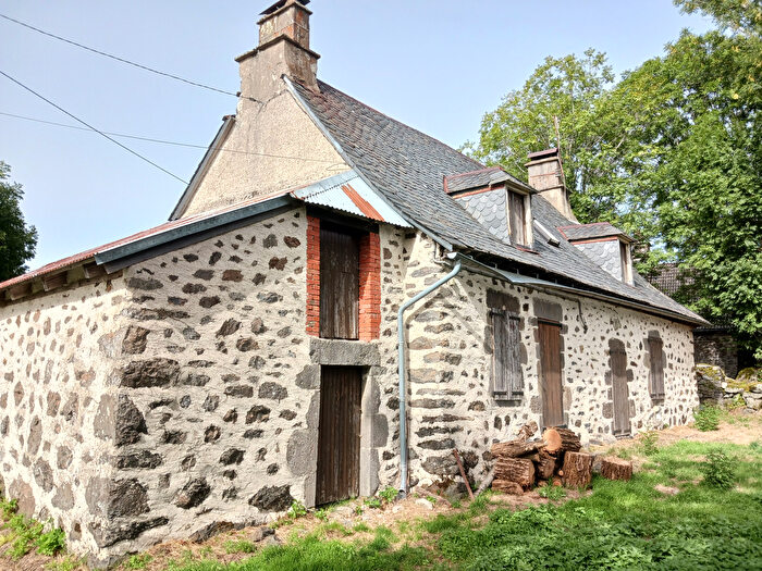 Maison 4 pièces à vendre à Saint-Bonnet-de-Salers