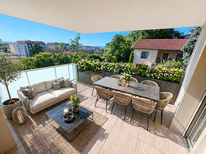 Maison à vendre - Décines-Charpieu, Centre-ville - 4 pièces