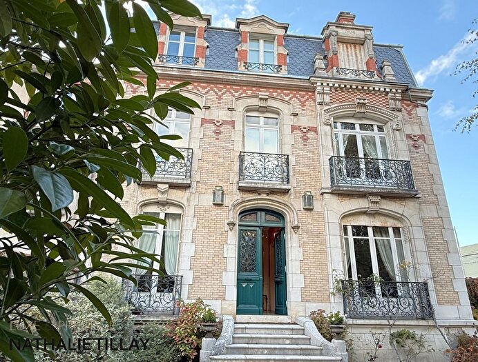 Maison à vendre - Orléans, La Cigogne - 10 pièces - 6 chambres