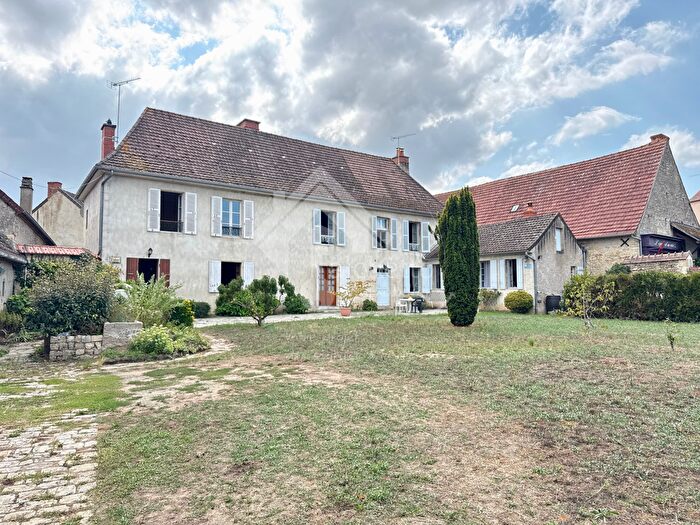 Le Veurdre : Maison 11 pièces à vendre