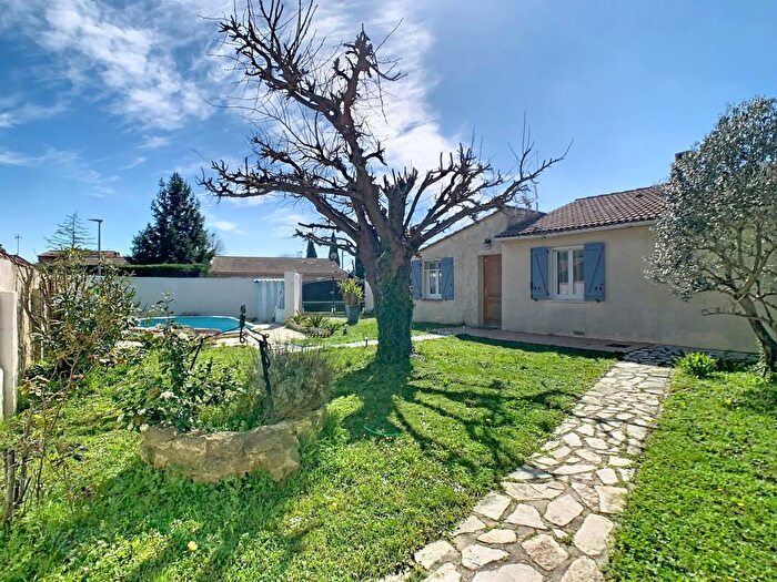 Maison à vendre - Sénas - 5 pièces - 4 chambres