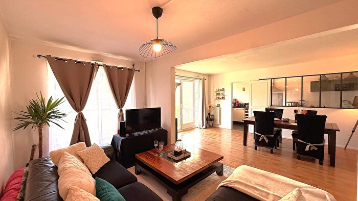 Appartement à vendre - Élancourt, La Villedieu, Elancourt - 4 pièces - 2 chambres