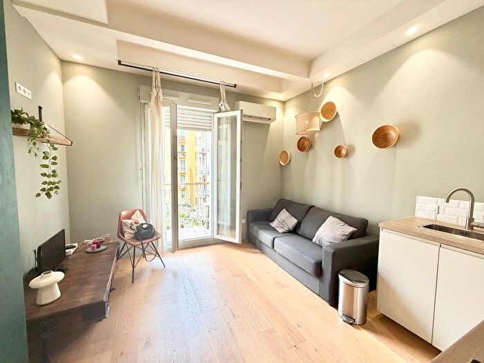 Appartement à louer - Nice, Carabacel - 1 pièce