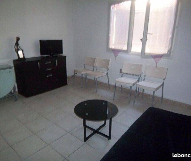 Appartement à louer - Les Terres, La Crau - 2 pièces - 1 chambre