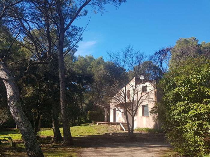 Maison à louer - Nîmes, Terres de Rouvière, LEau Bouillie - 6 pièces - 4 chambres