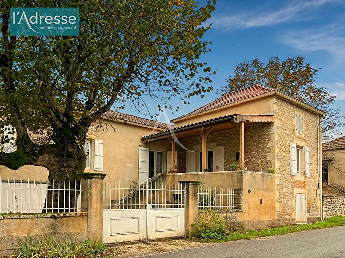Maison à louer - Anglars-Juillac - 4 pièces - 3 chambres