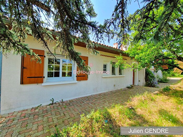 Maison à vendre - Chef-Boutonne - 7 pièces - 5 chambres