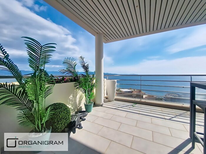Appartement à louer - Ajaccio, Résidence des Iles - 4 pièces - 3 chambres