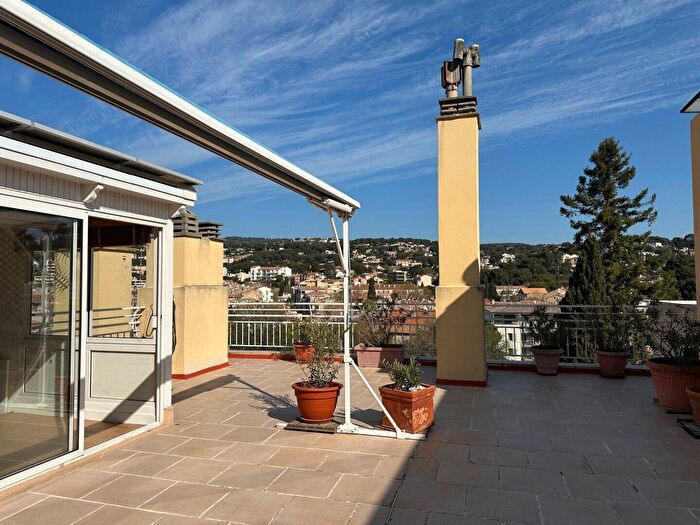 Appartement à louer - Centre, Cassis - 5 pièces - 4 chambres