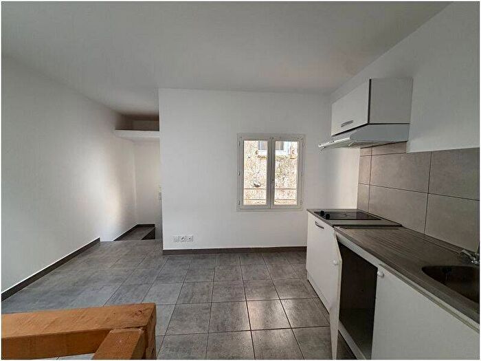 Centre Ville-Stalingrad, Alès : Appartement 1 pièce à louer