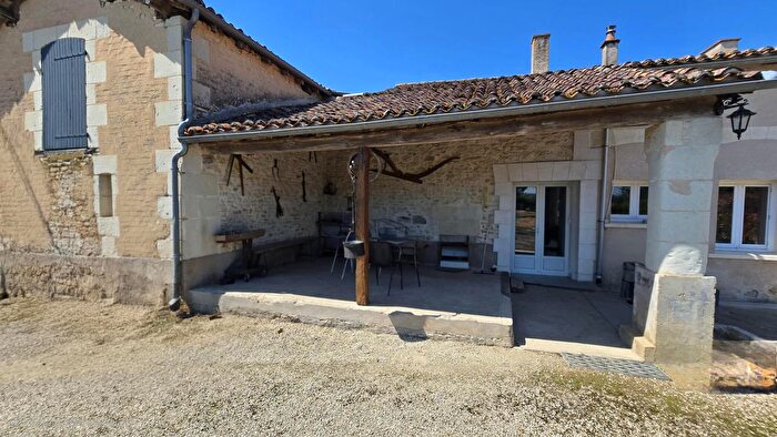 Maison à vendre - Vendeuvre-du-Poitou - 7 pièces - 5 chambres
