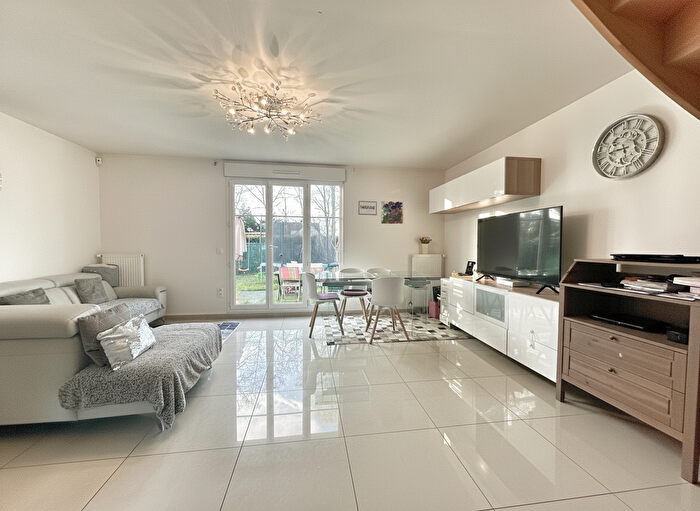 Maison à vendre - Fontenay-le-Vicomte - 5 pièces - 3 chambres