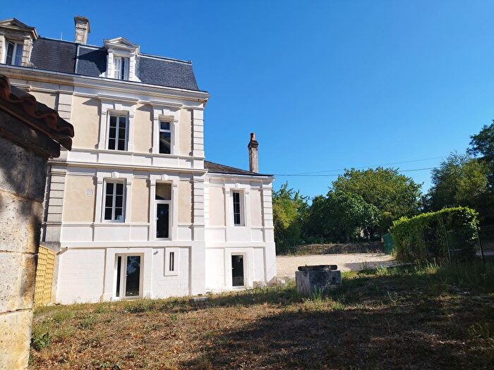 Maison à vendre - Ruelle-sur-Touvre - 5 pièces - 4 chambres