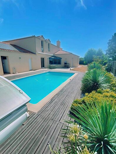 Maison à vendre - Saint-Léger-les-Vignes - 10 pièces - 6 chambres