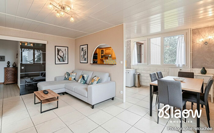 Appartement à vendre - Décines-Charpieu - 4 pièces - 3 chambres