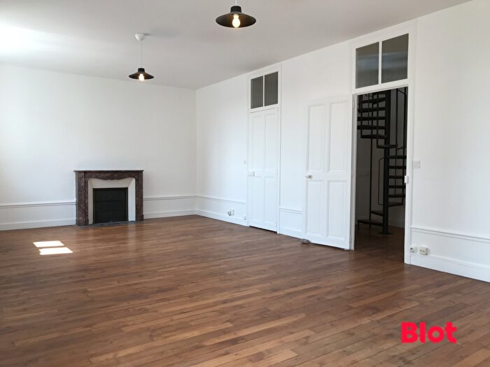 Quartiers Centre, Saint-Hélier, Gare : Appartement 3 pièces à louer