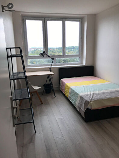 Appartement à louer - Bron, Les Essarts - 6 pièces - 5 chambres