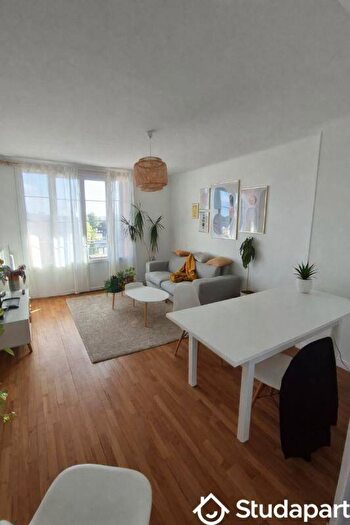 Appartement à louer - Les Coteaux, Bry-sur-Marne - 1 pièce - 1 chambre
