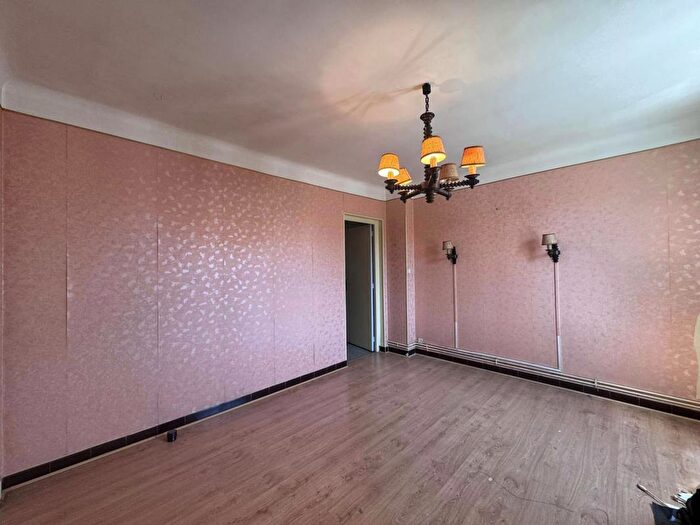 Maisons à vendre et appartements à louer - 1