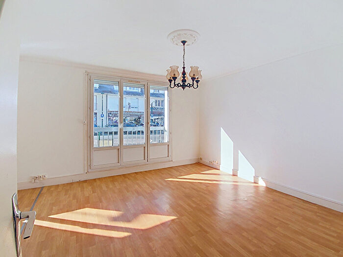 Appartement à vendre - Mainvilliers - 4 pièces - 2 chambres