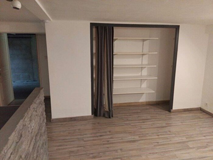 Appartement à louer - Bel Air-Jasse des BernadesLa Crau-Les Barettes, Salon-de-Provence - 1 pièce