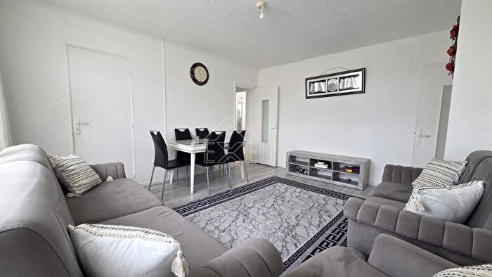 Mantes-la-Ville, Louise Michel : Appartement 4 pièces à vendre