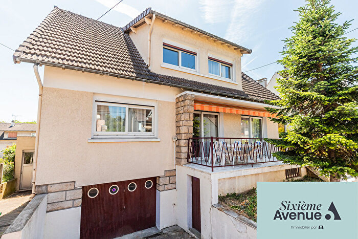 Maison à vendre - Chilly-Mazarin, Division Leclerc - 7 pièces - 5 chambres