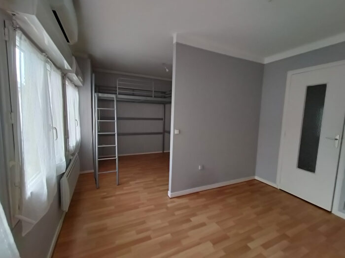Appartement à louer - Laval, Les Fourches - 1 pièce