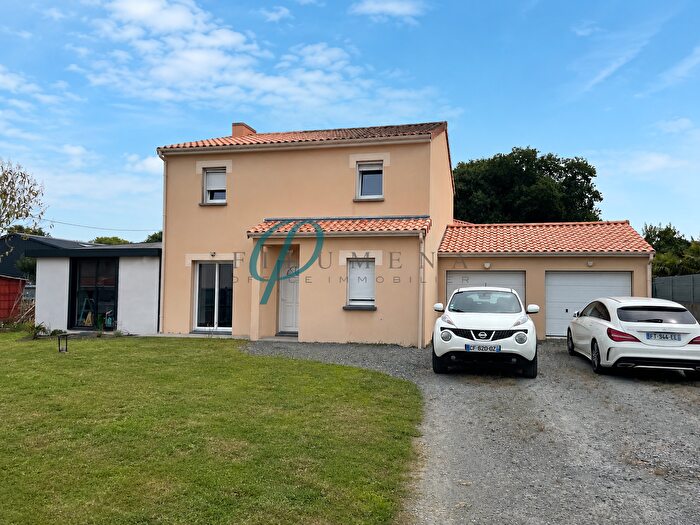 Maison 6 pièces à Le Fuilet, à vendre
