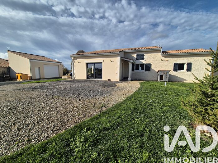 Maison à vendre - Saint-Ciers-Champagne - 5 pièces - 1 chambre