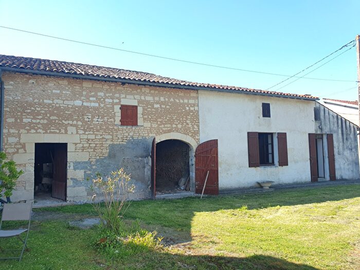 Saint-Fort-sur-Gironde : Maison 2 pièces à vendre