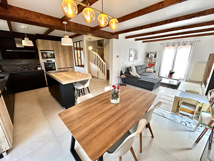Maison 5 pièces à Ville-la-Grand, à vendre