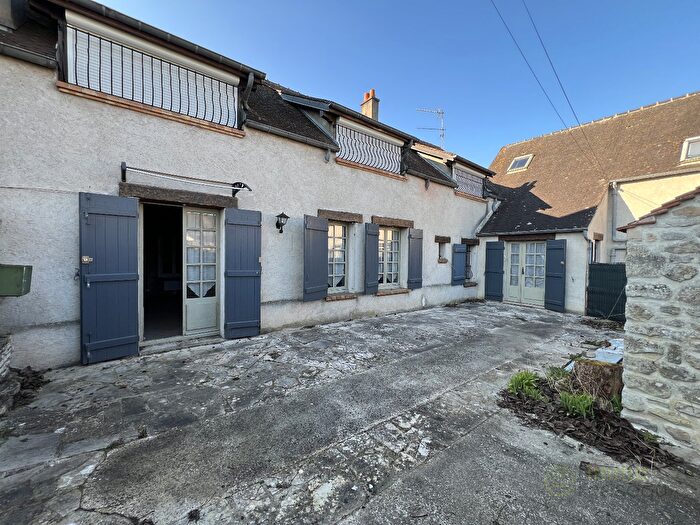 Thiers-sur-Thève - Maison 7 pièces à vendre