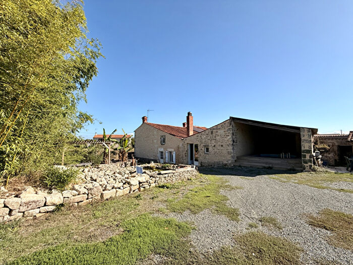 Saint-Michel-le-Cloucq : Maison 9 pièces à vendre