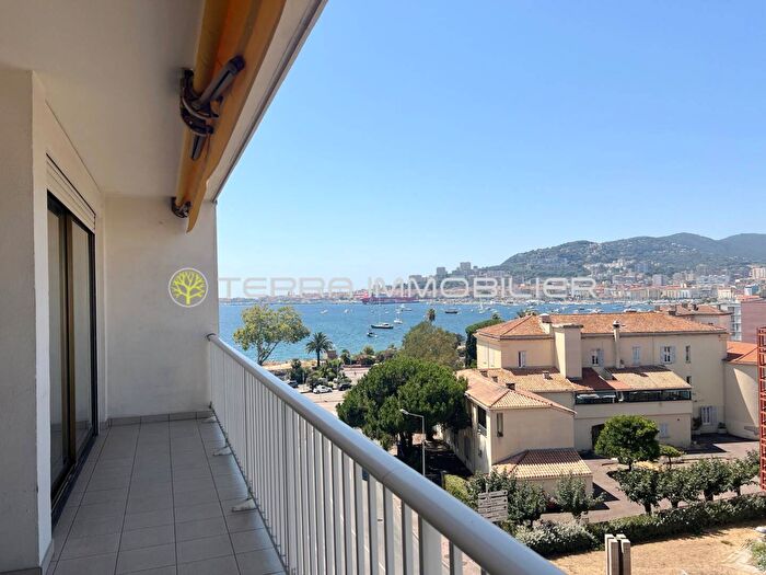Appartement à louer - Ajaccio - 3 pièces - 2 chambres