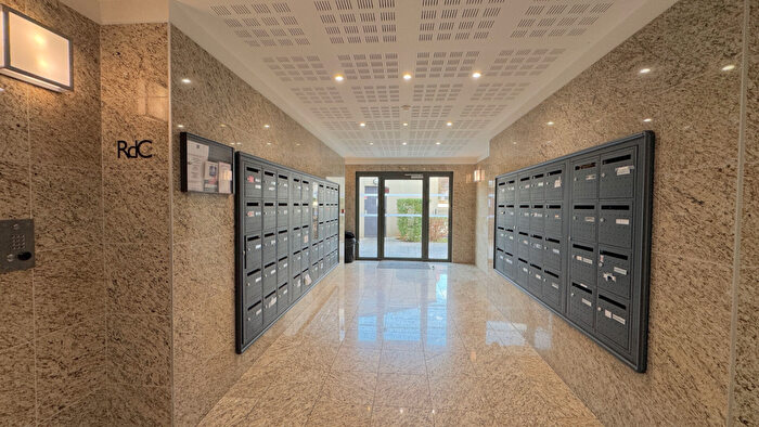 Appartement 2 pièces à Corbeil-Essonnes, Centre-ville, à vendre